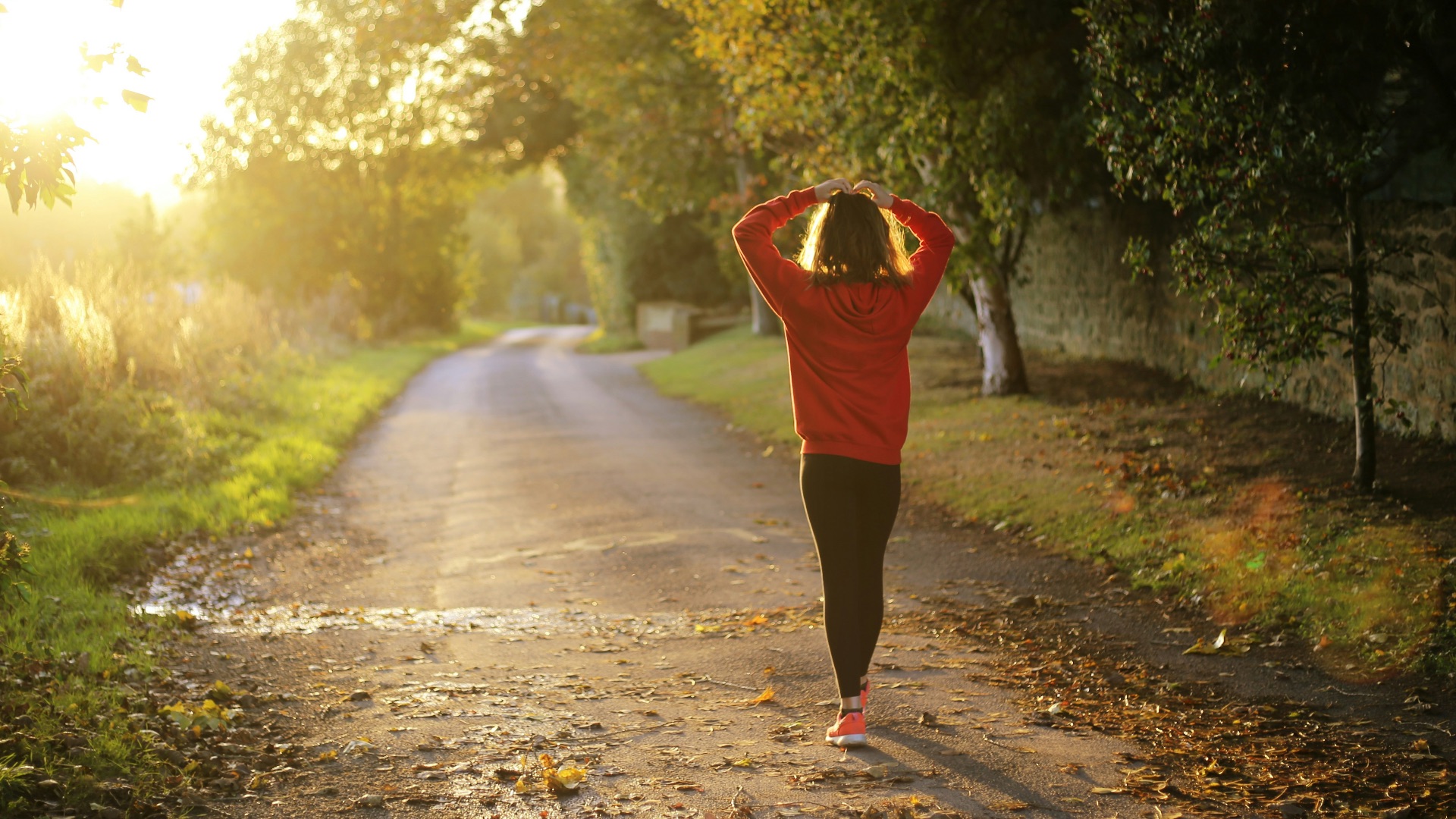 10 Unexpected Benefits of Walking Backwards & 10 Ways to Put More ...