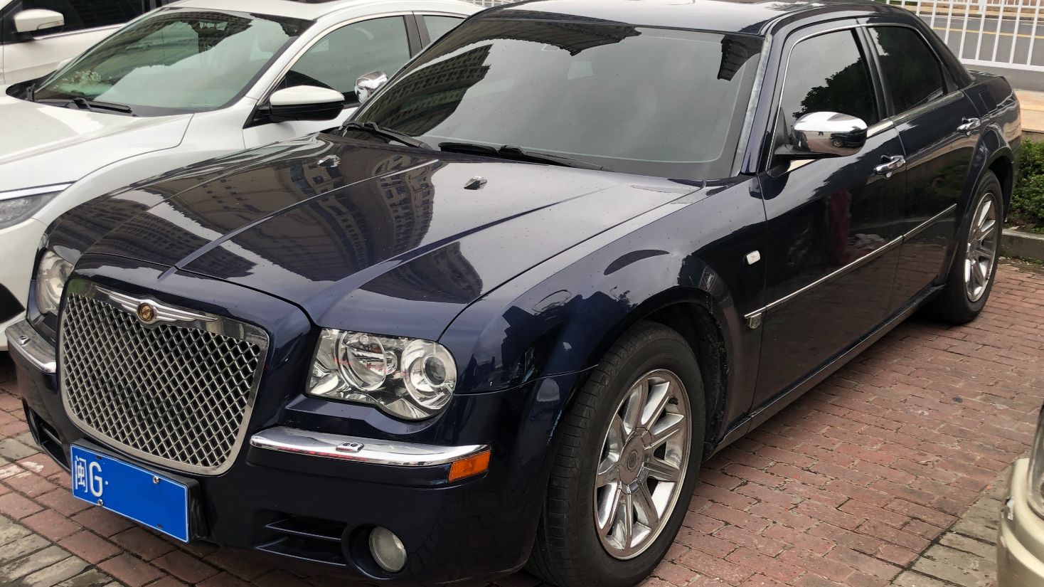 20 Cars That Feel Bulky To Drive - MotorSearches