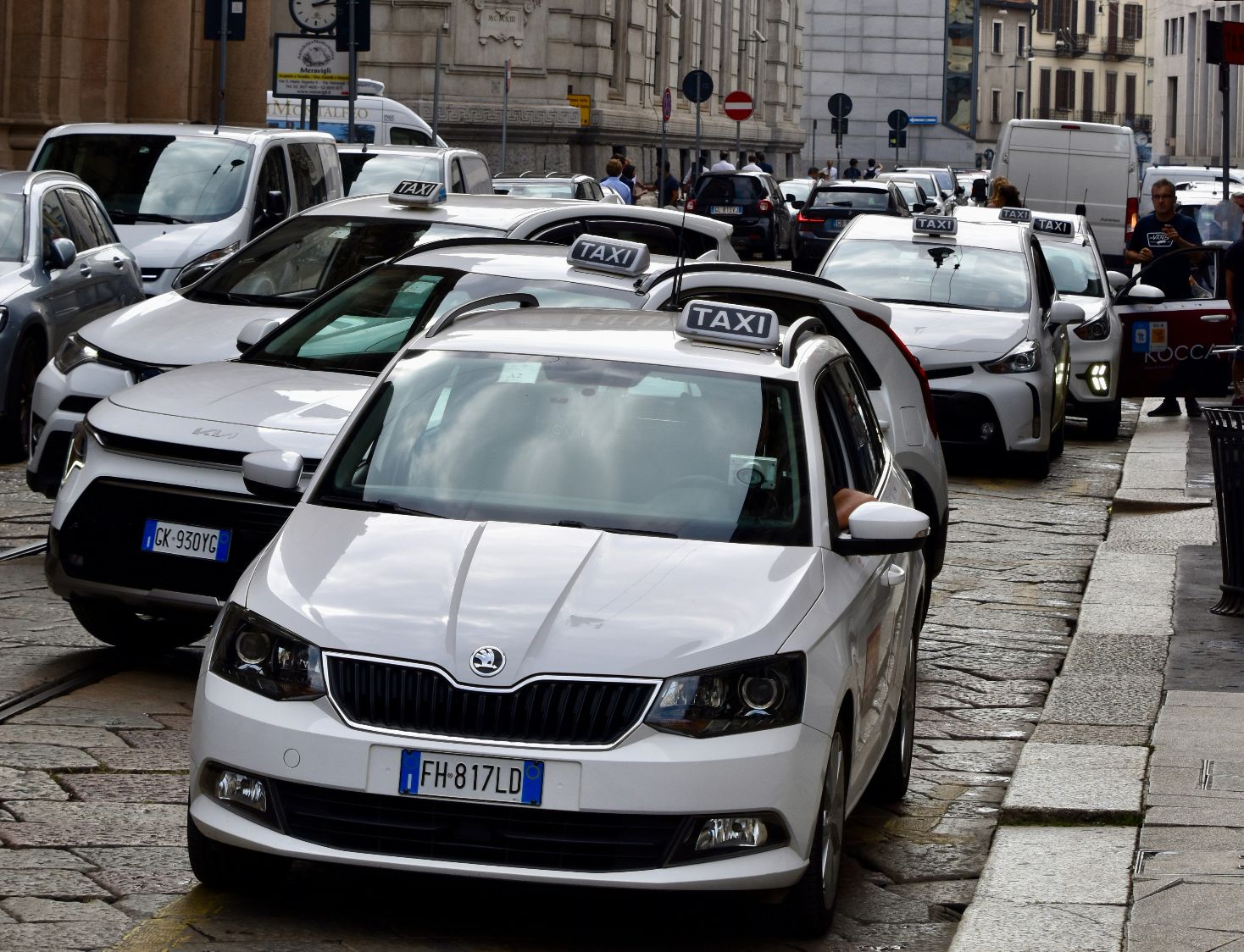 20 Common Tourist Scams In Italy To Look Out For - RoughMaps
