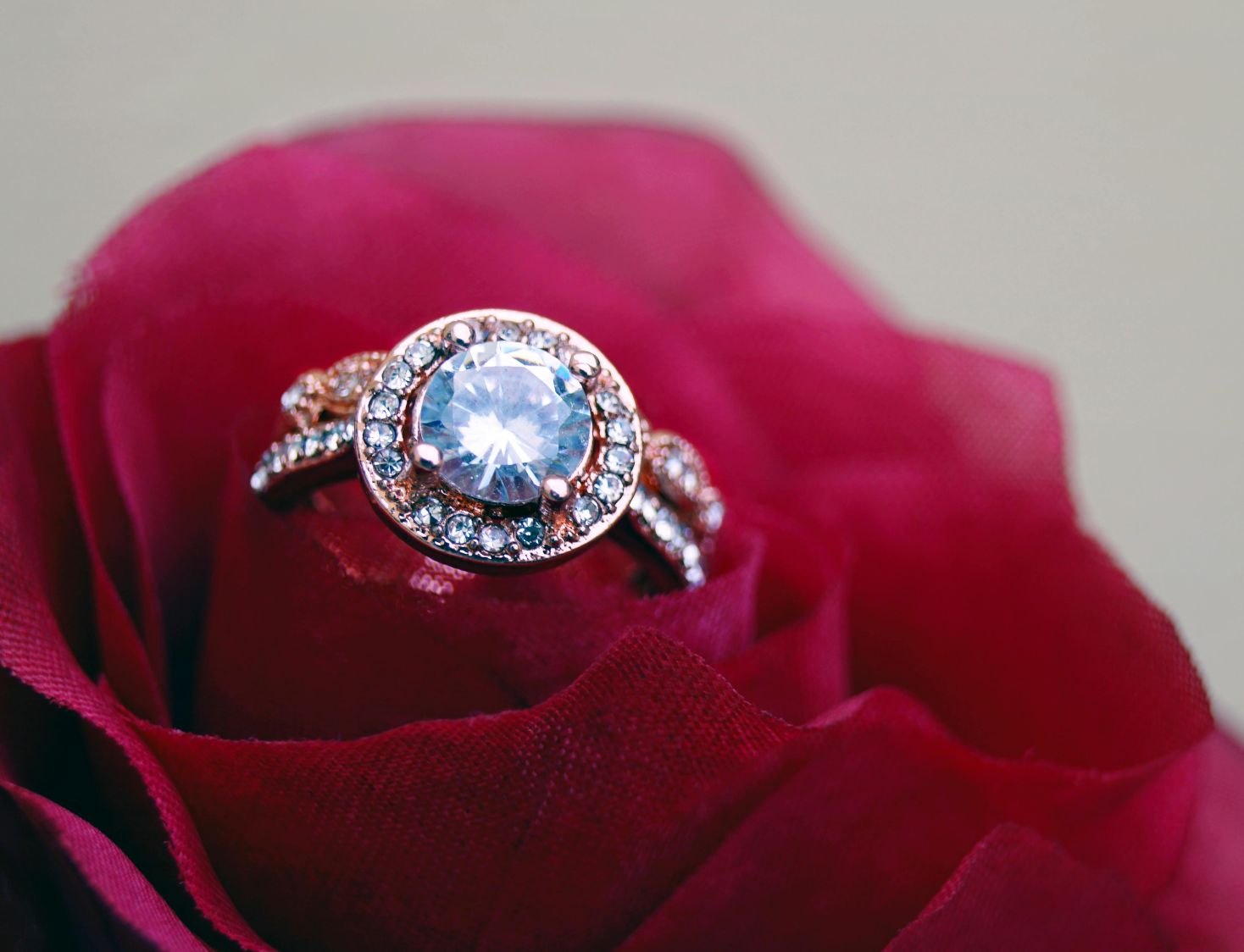 20 Unique Stones to Replace Diamonds in Your Wedding Ring - SheFashionable