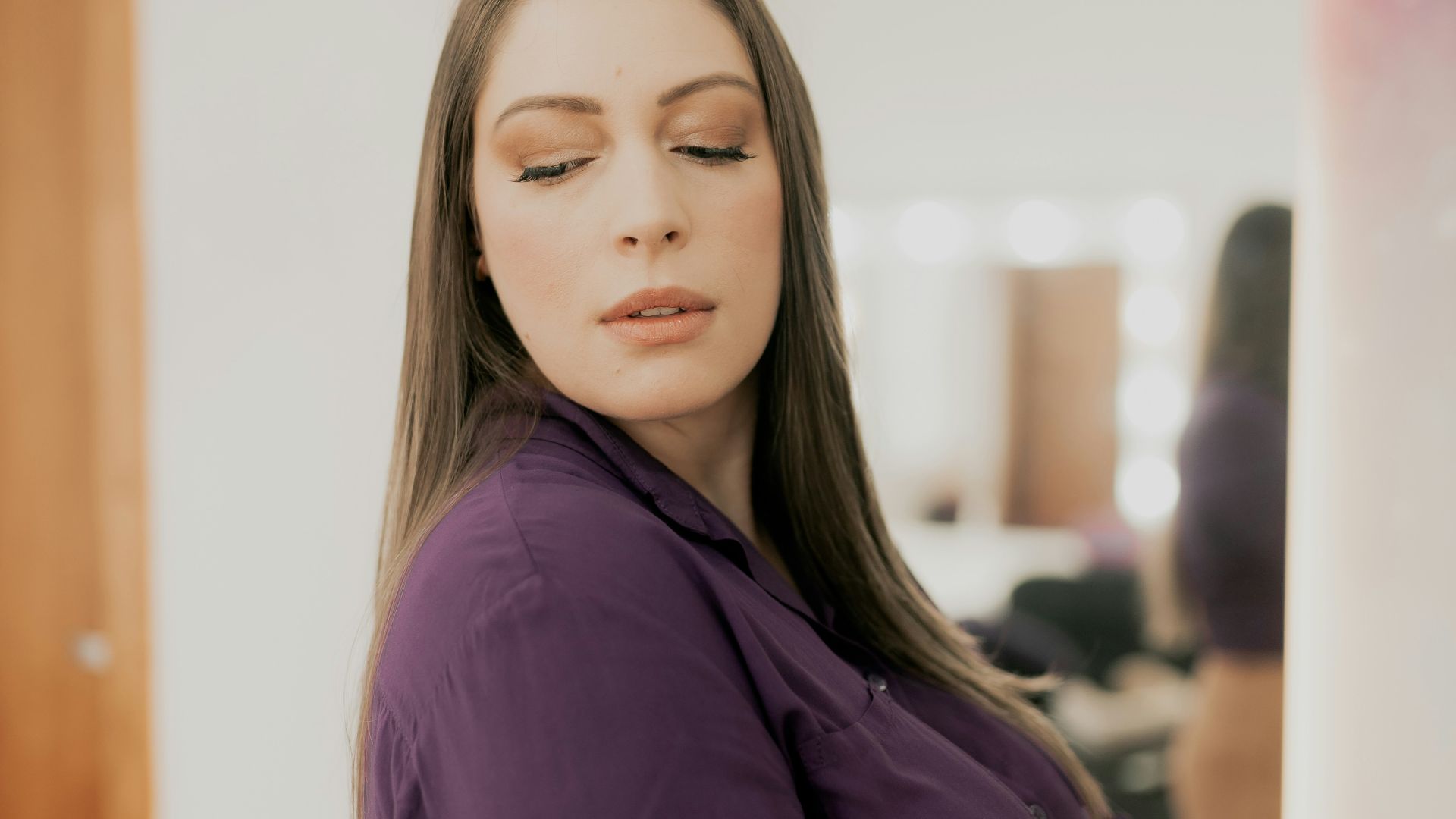 10 Colors That Look Slimming & 10 Colors That Don't - SheFashionable