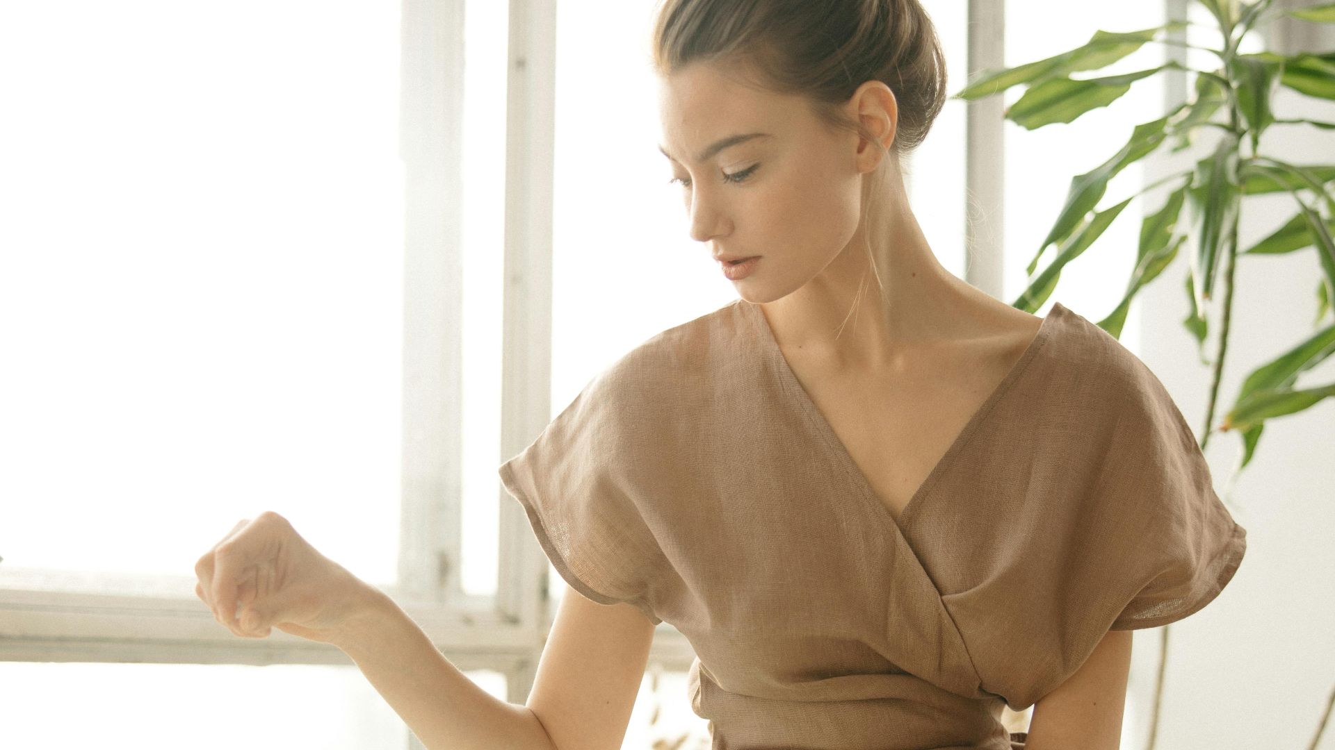10 Colors That Look Slimming & 10 Colors That Don't - SheFashionable