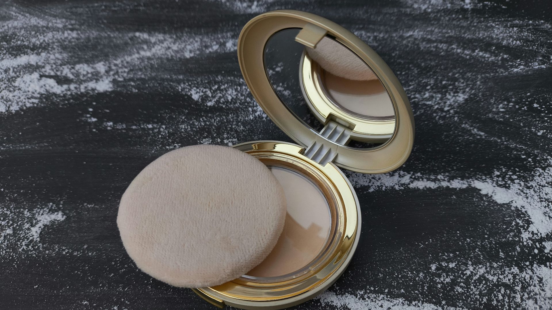 10 Makeup Items You Should Never Share 10 Reasons It S A No No