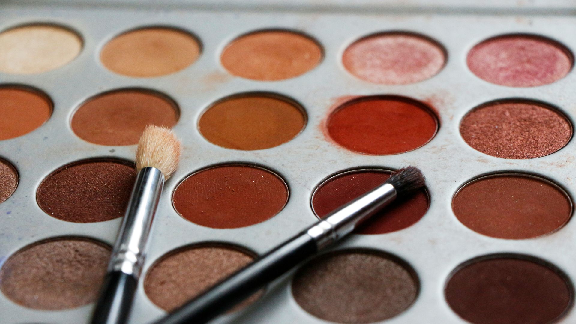 10 Makeup Items You Should Never Share 10 Reasons It S A No No