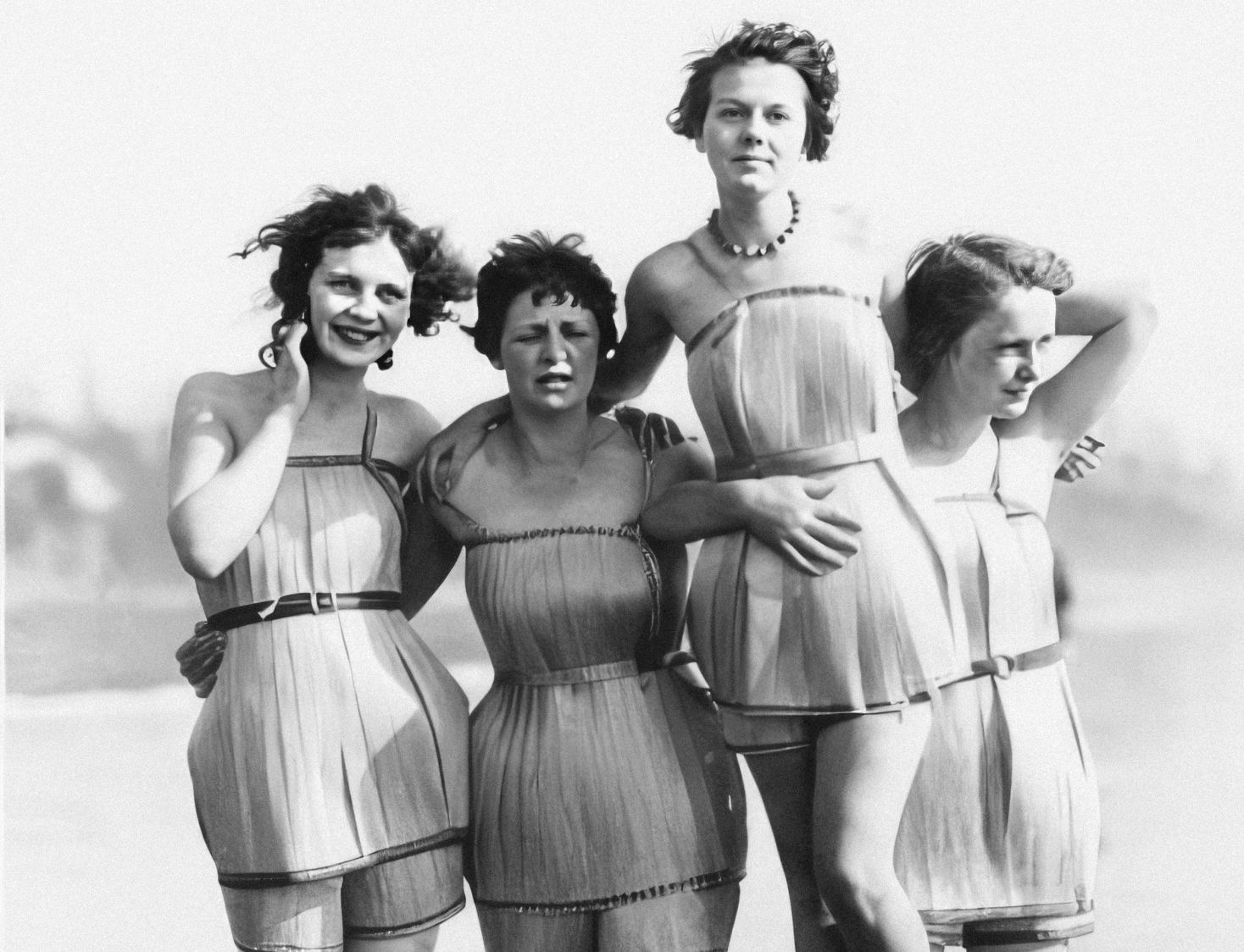 10 Fashion Eras That Changed Style Forever & 10 Pieces That Define Them ...