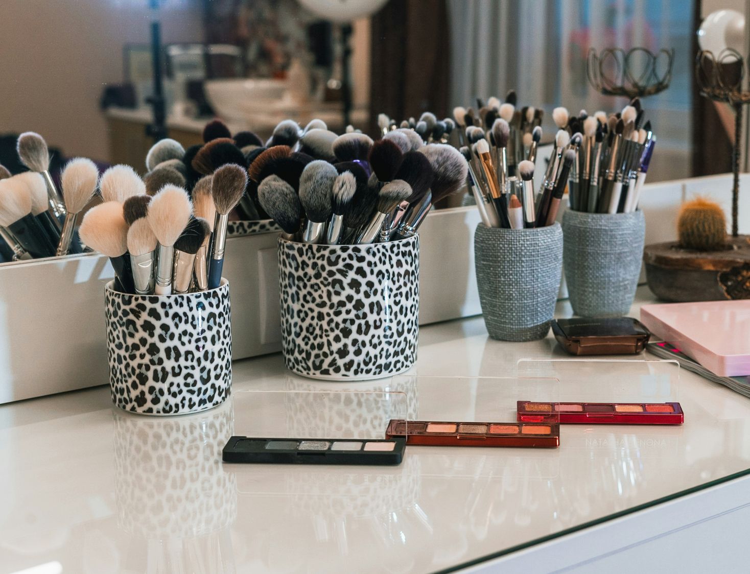 10 Glaring Red Flags You're A Makeup Hoarder & 10 Ways To Stop The ...