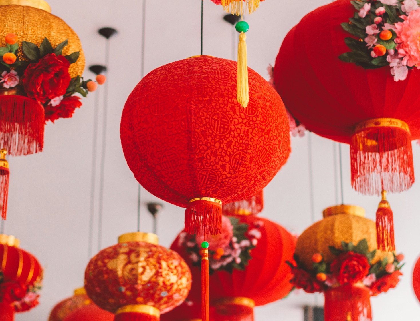 10 Colors That Bring Bad Luck & 10 That Bring Good Luck, According to ...