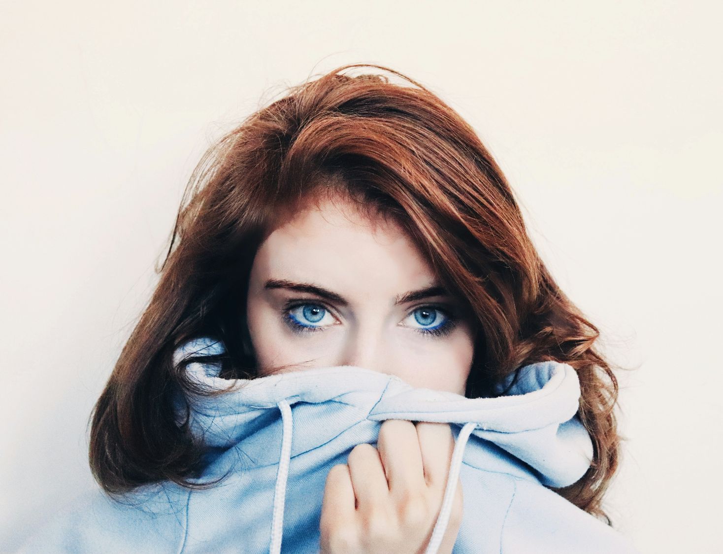 10 Colors That Make Blue Eyes Pop & 10 That Dull Them - SheFashionable