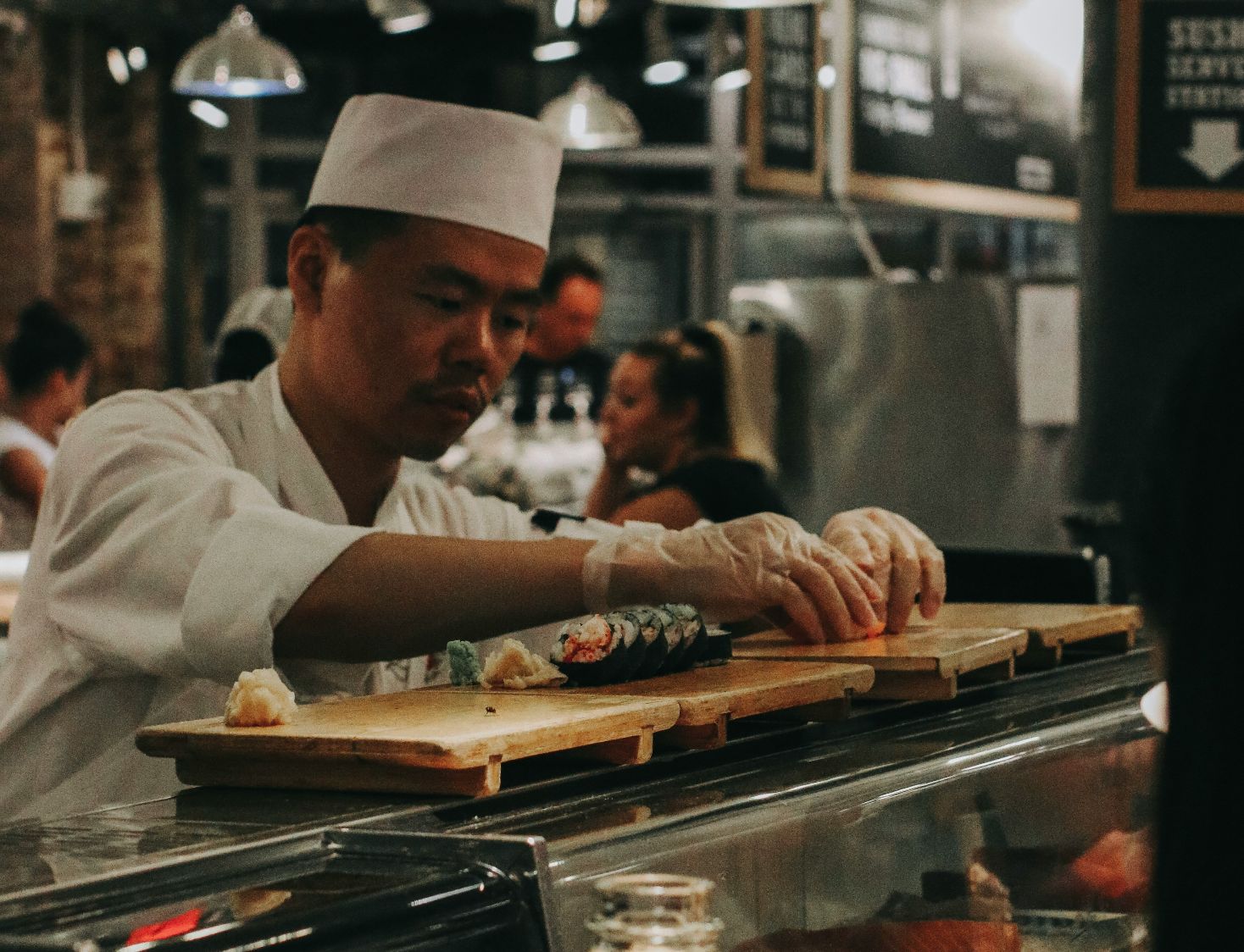 10 Signs Of A Bad Sushi Restaurant & 10 Signs Of A Great One ...