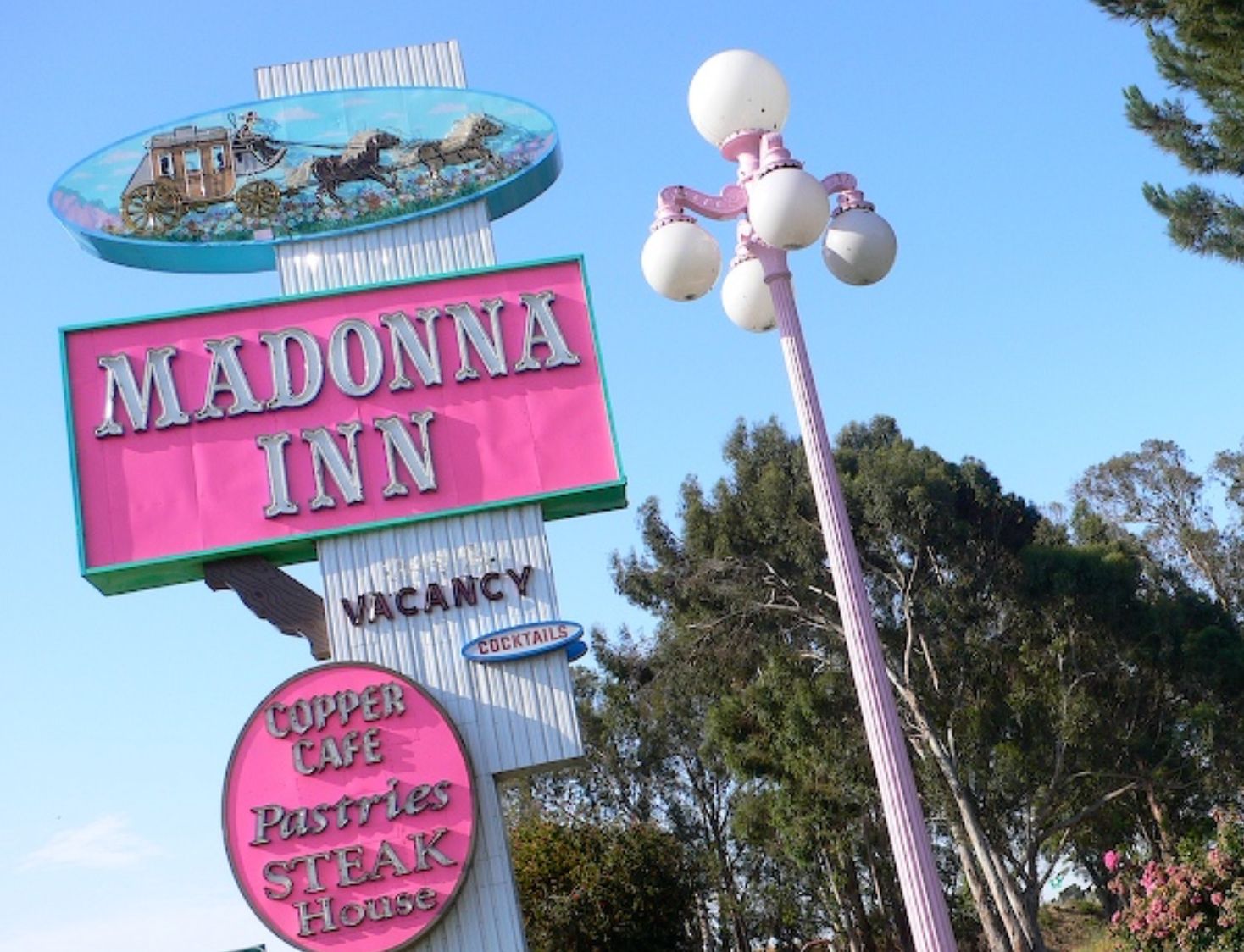 20 Kitschy Restaurants You Need to Experience - TheSpicyChefs