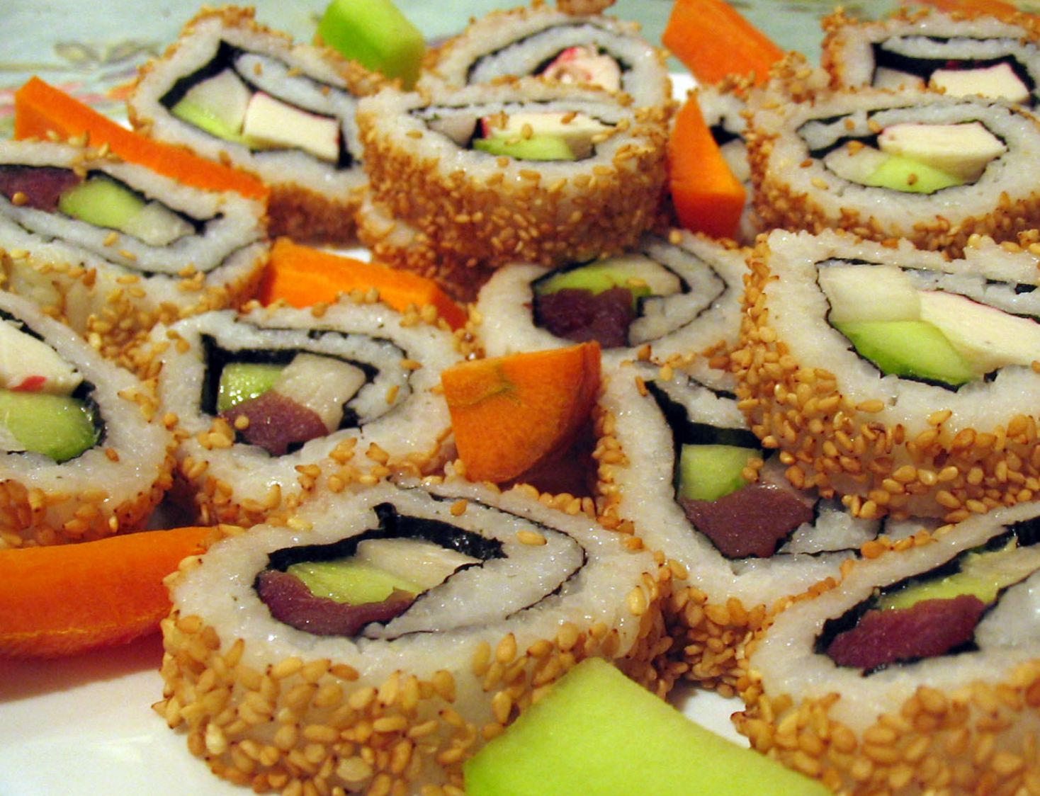 The 10 Best Maki Rolls For First-Time Sushi Eaters & 10 Adventurous ...