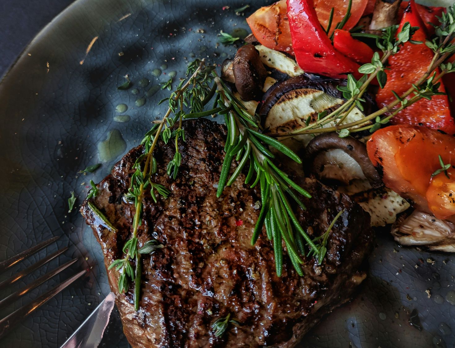 How To Turn Grocery Store Steak Into A Gourmet Meal - TheSpicyChefs