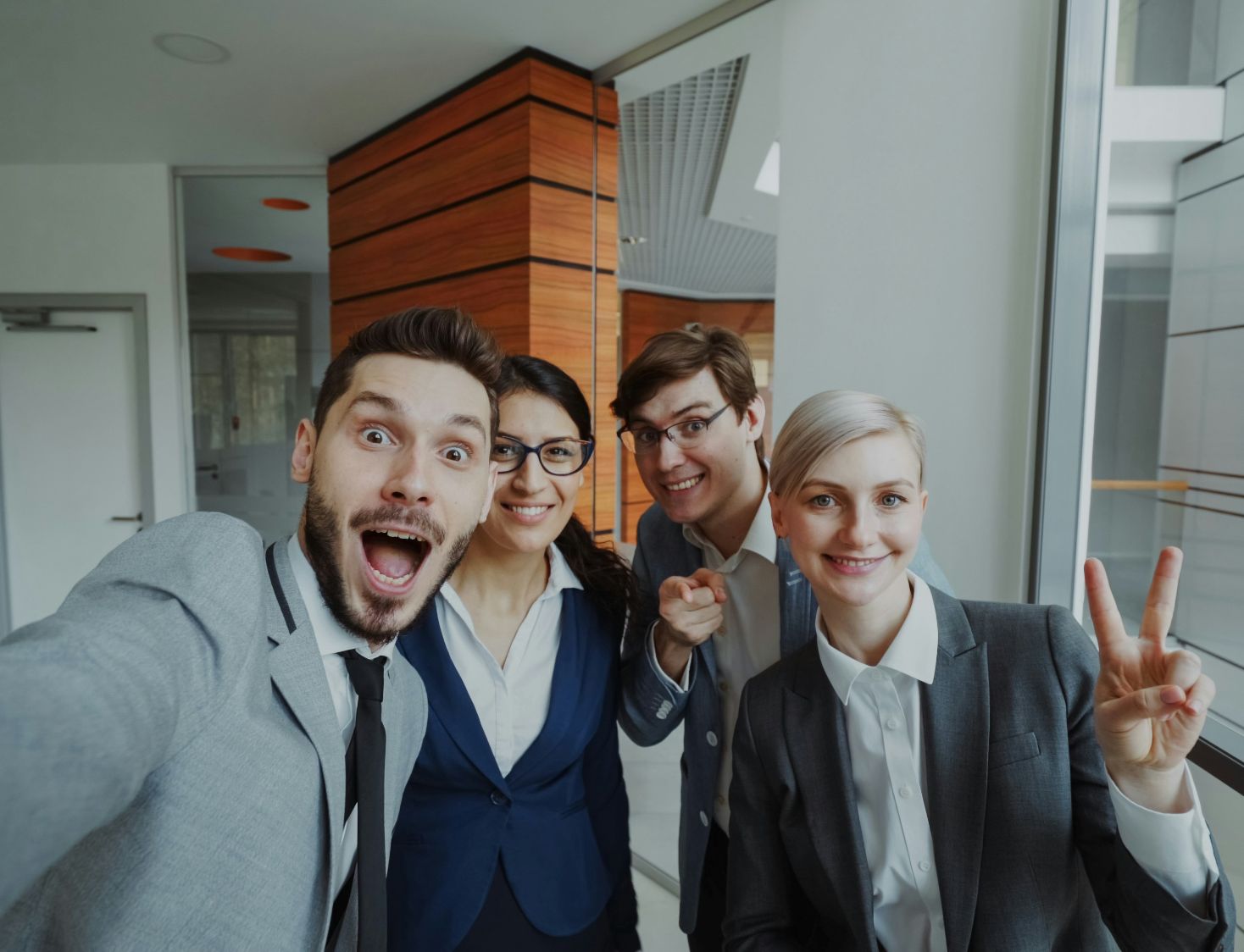 Should You Make Friends At Work? Let’s Weigh The Pros And Cons ...