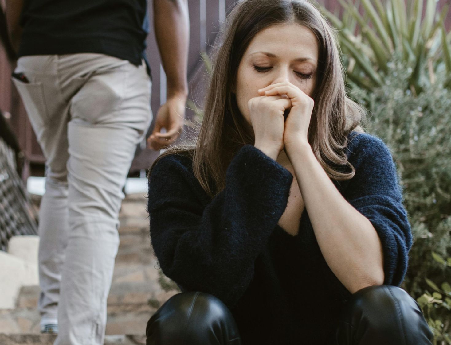 10 Signs He’s Not Emotionally Available & 10 Ways To Fix It - TheZenParent