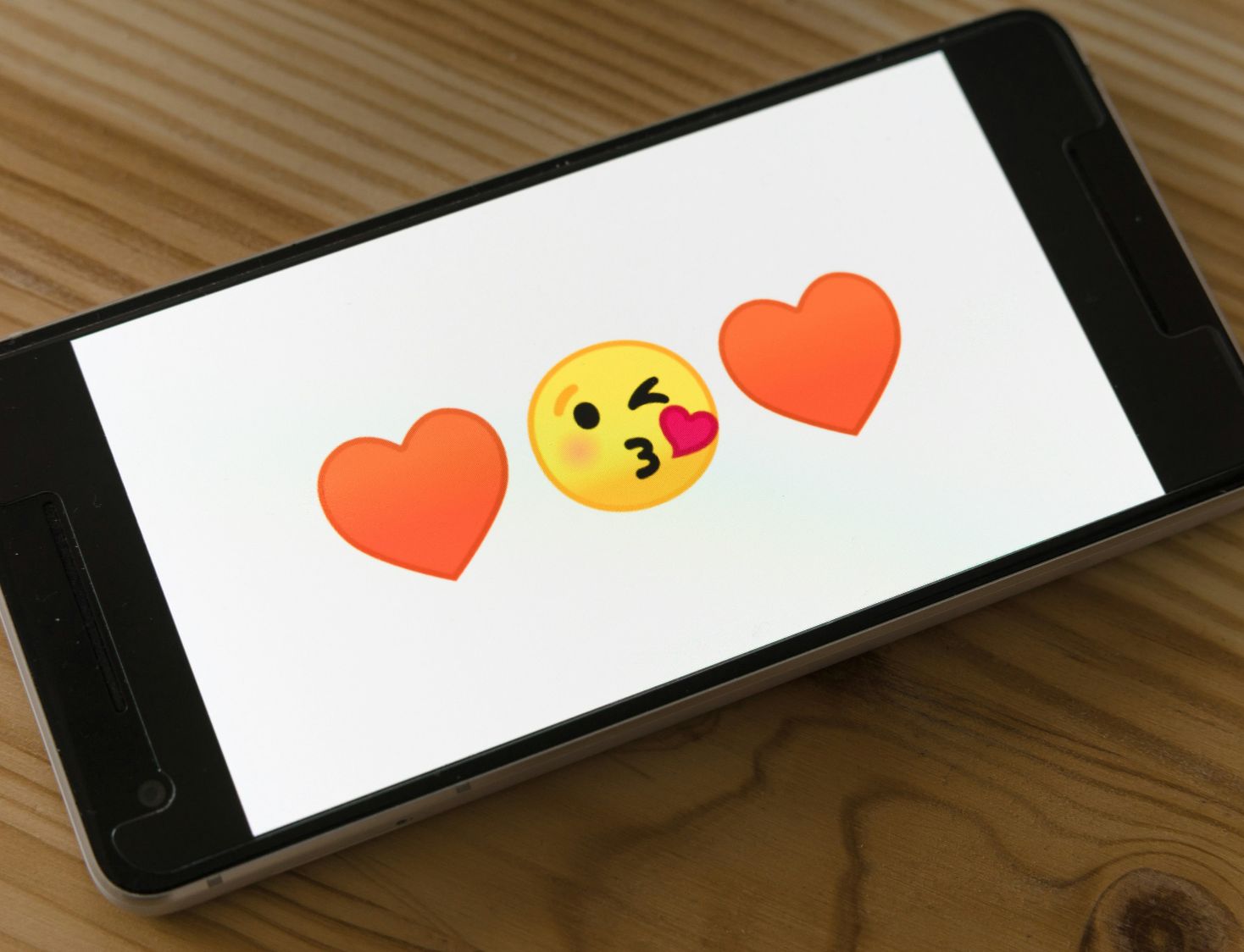 20 Things You're Tired Of Seeing On The Dating Apps - TheZenParent