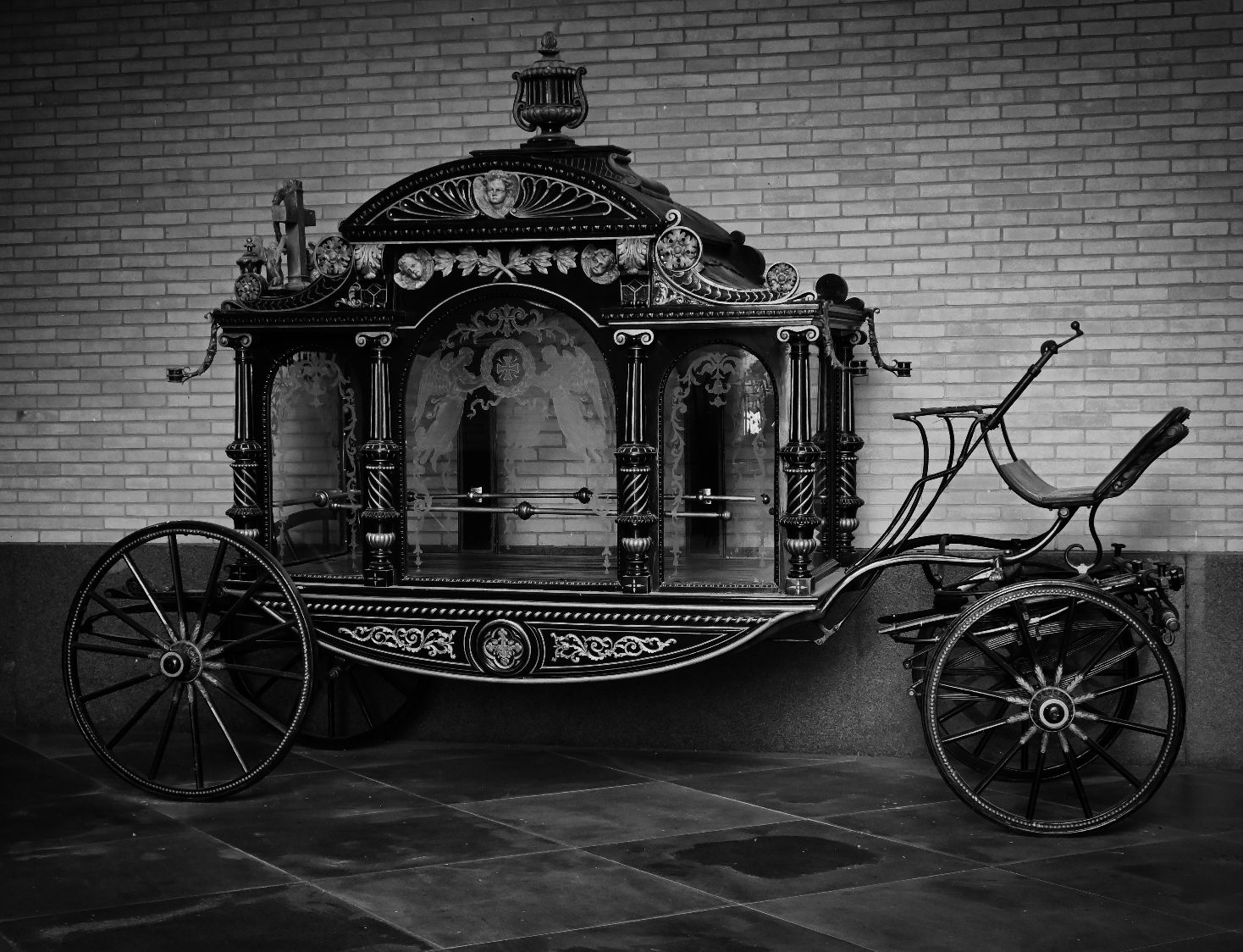 10 Facts About Hearses & 10 Ways To Upgrade Them - WealthyDriver