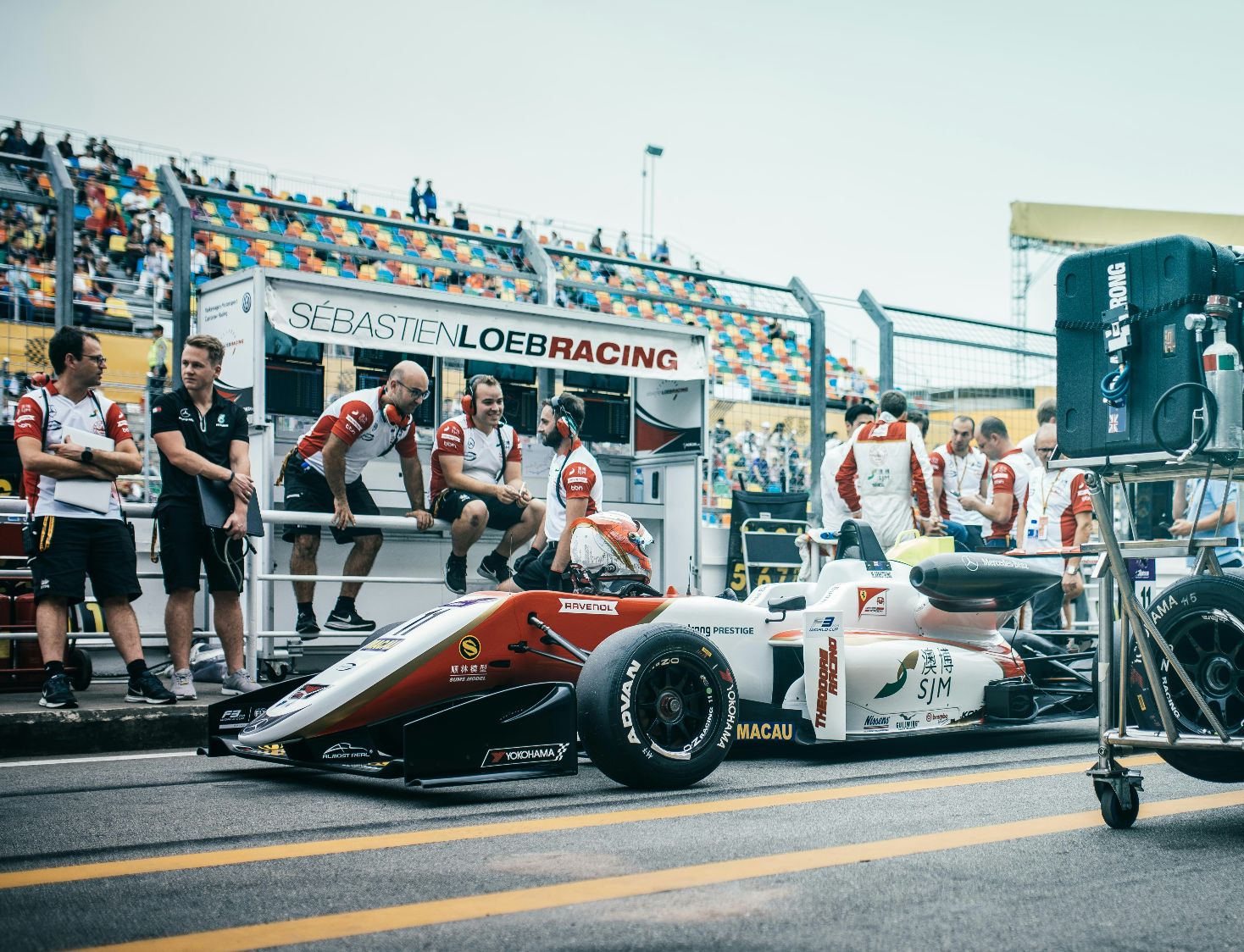The Overlooked Heroes Of F1: Everything To Know About The Pit Crew ...